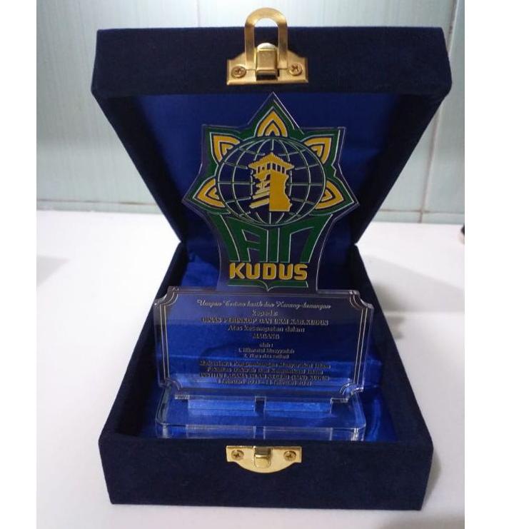 Jual Siap Kirim.. Plakat Wisuda vandel Kenang Kenangan Ulang tahun ...