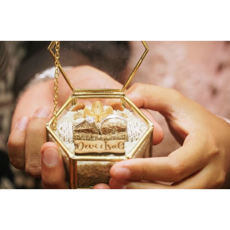 Jual Ring box tempat cincin mini kuningan kaca beserta hiasan | Shopee ...