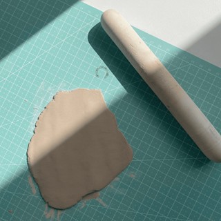 Jual Stoneware Clay 1kg Cream - Natural Fine Stoneware Clay - Ceramic ...