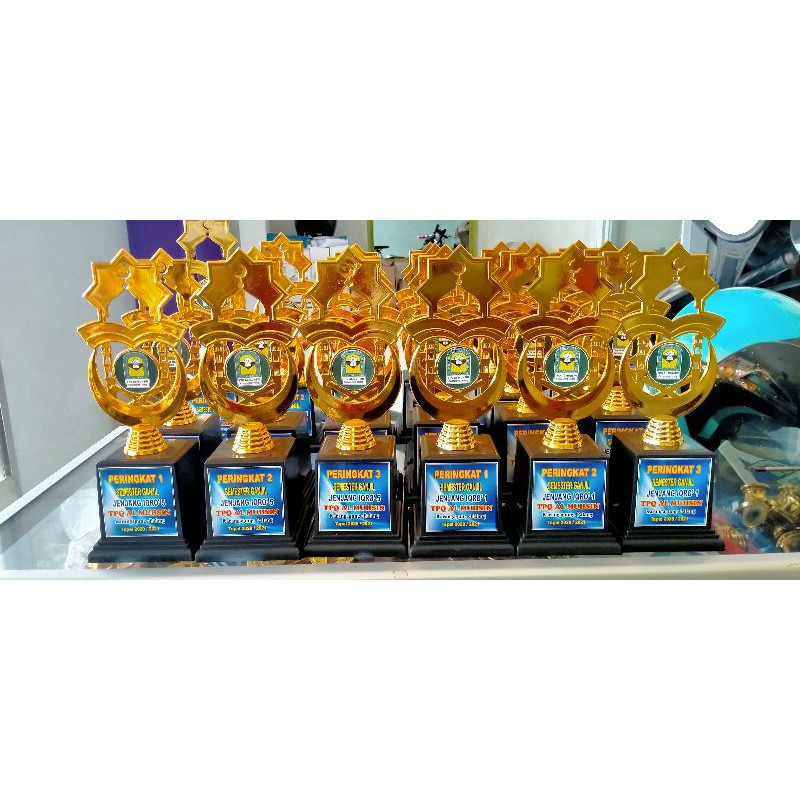 Jual TROPHY / PIALA + Stiker (Minimal 5 pcs) | Shopee Indonesia