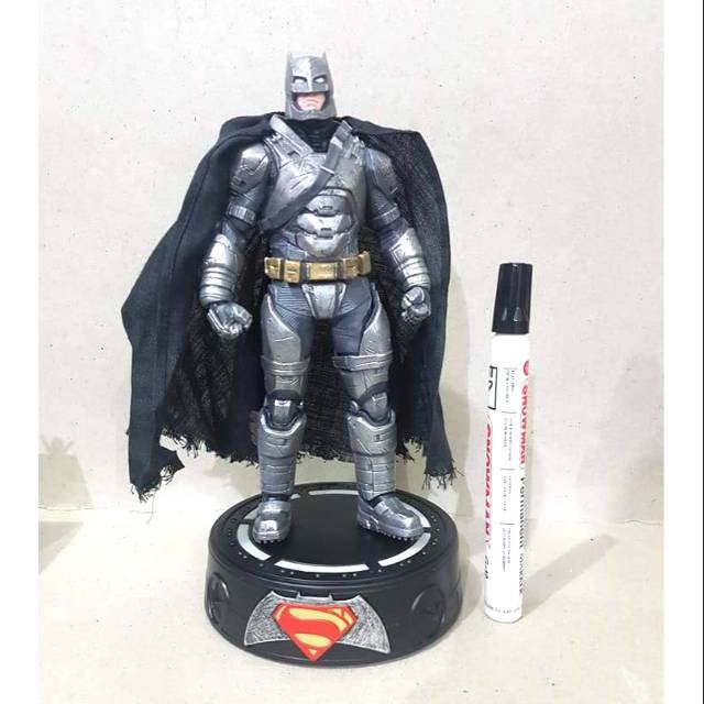 Jual Mainan action figure Batman Armored Iron studios Batman vs ...