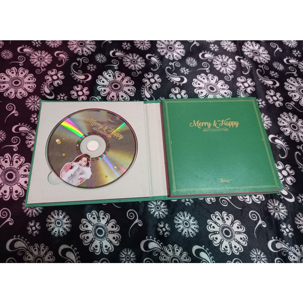 Jual Album Official Twice Merry & Happy (Merry Ver.) | Shopee Indonesia