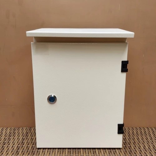 Jual Box Panel Outdoor 30x20x15.20x30x15. Engsel Hitam | Shopee Indonesia
