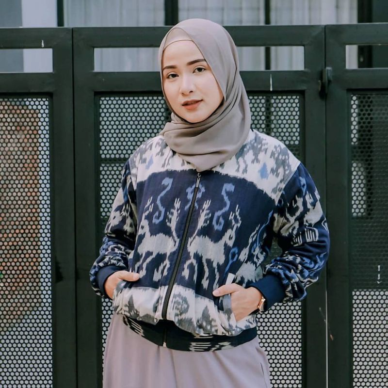 Jual Jaket tenun motif sumba / Jaket tenun pendaki dan traveller ...