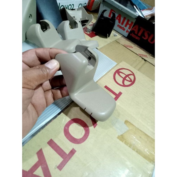 Jual tutup kaki jok Fortuner atau Hilux atau Innova generasi pertama ...