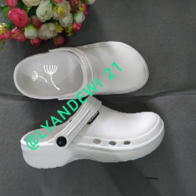 Jual Sandal baim putih /sandal ruang operasi /sandal medis dokter ...