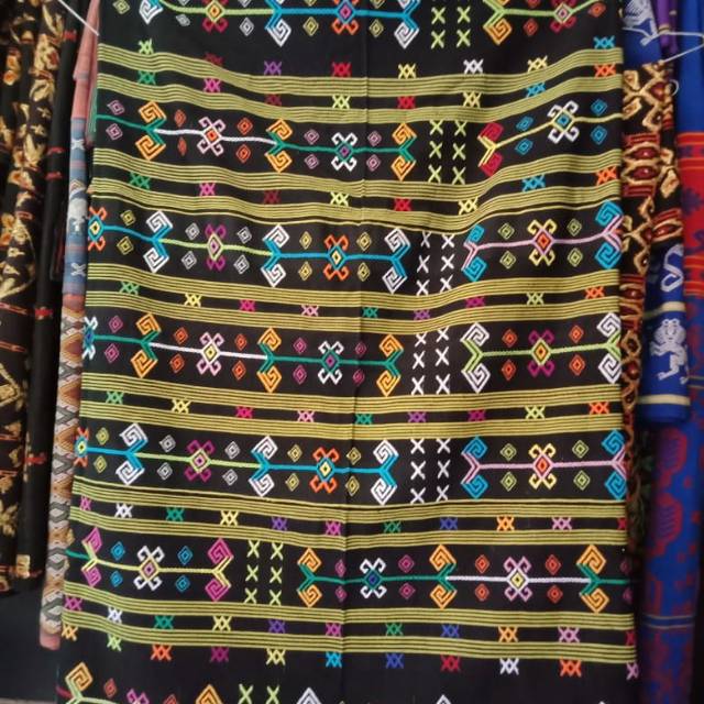 Jual Kain Tenun Ikat/Sarung/Selimut khas motif NTT | Shopee Indonesia
