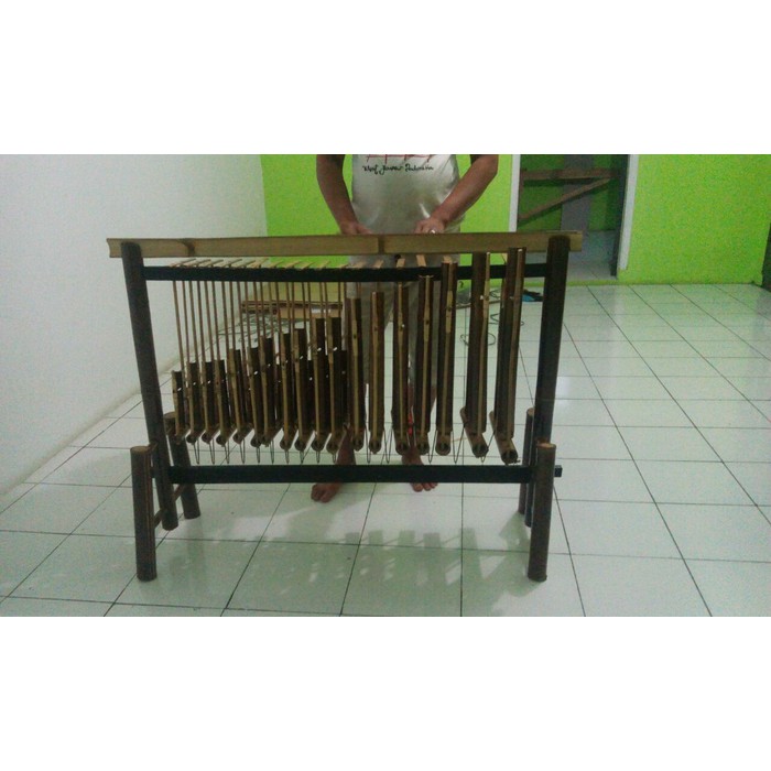Jual Alat musik tradisional angklung pengamen toel 18 nada bambu hitam ...