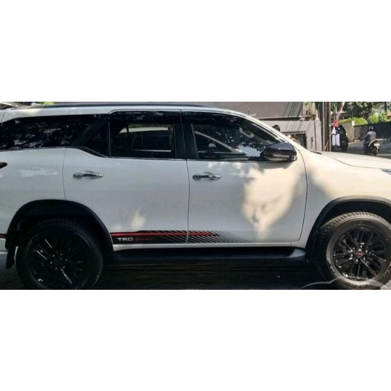 Jual STICKER MOBIL LIS BODY MOBIL/STIKER FORTUNER TRD SPORTIVO | Shopee ...