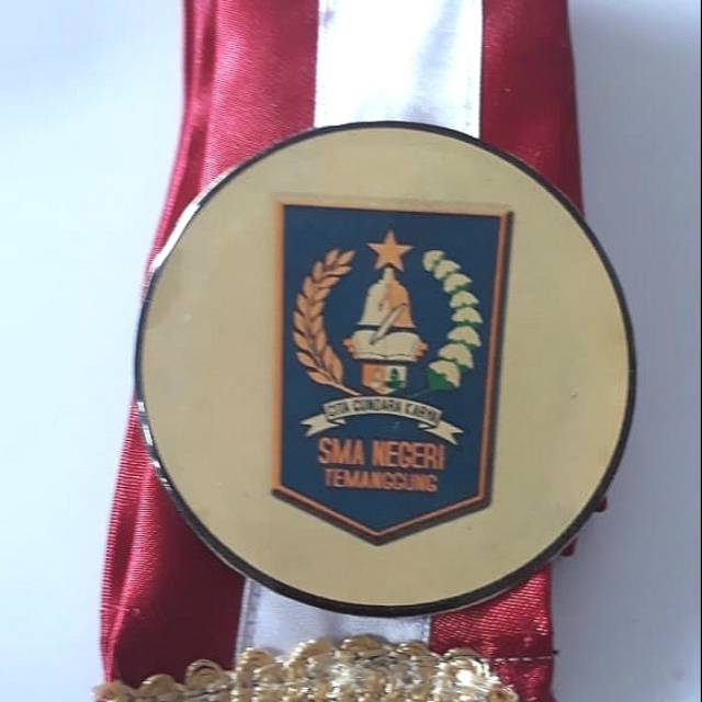 Jual Medali wisuda dan samir wisuda | Shopee Indonesia