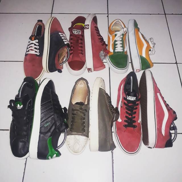 Jual sepatu sneakers/casual second original kondisi like new 90% aman ...