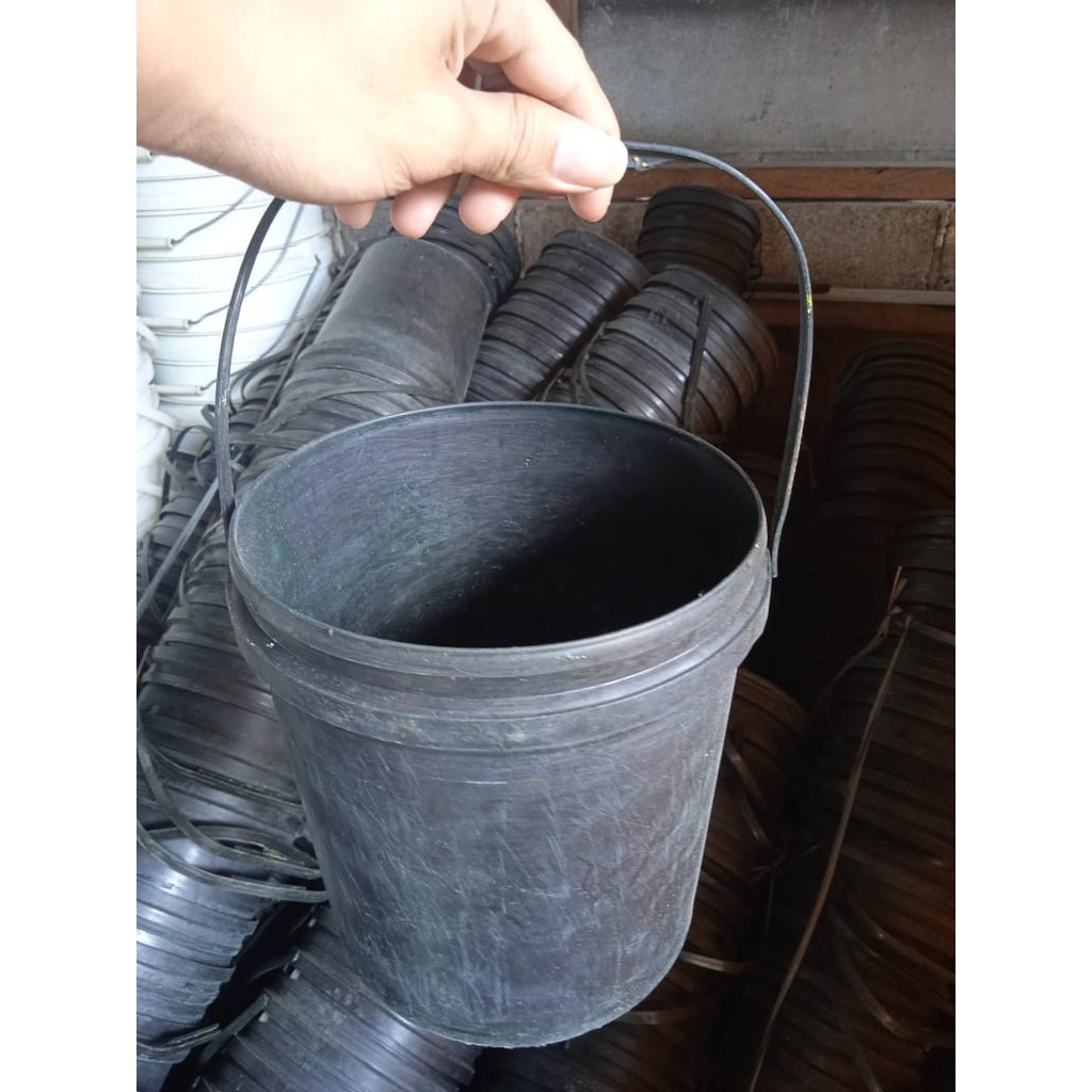 Jual PAIL PLASTIK BEKAS CAT 5KG EMBER PLASTIK BEKAS CAT 5KG HITAM POLOS ...