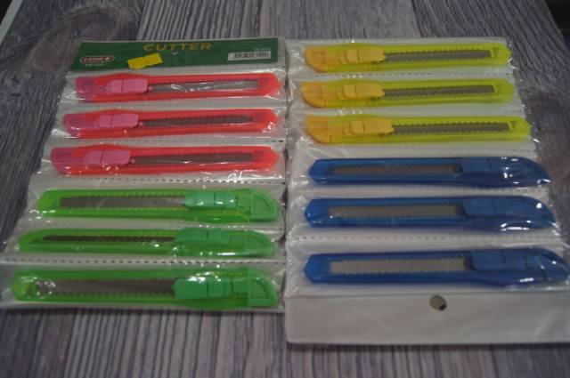 Jual 1 renteng cutter tanggung isi 12 pcs | Shopee Indonesia