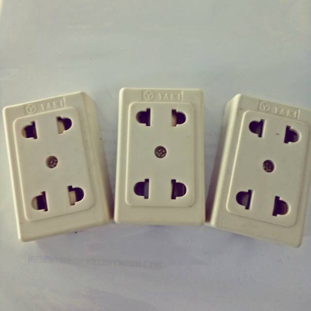 Jual Stop kontak Yaki 2 lubang socket bisa untuk steker bulat maupun ...
