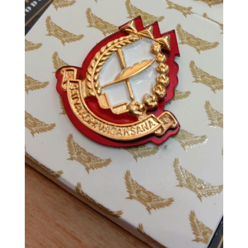 Jual lencana atau pin kejaksaan dasar putih | Shopee Indonesia