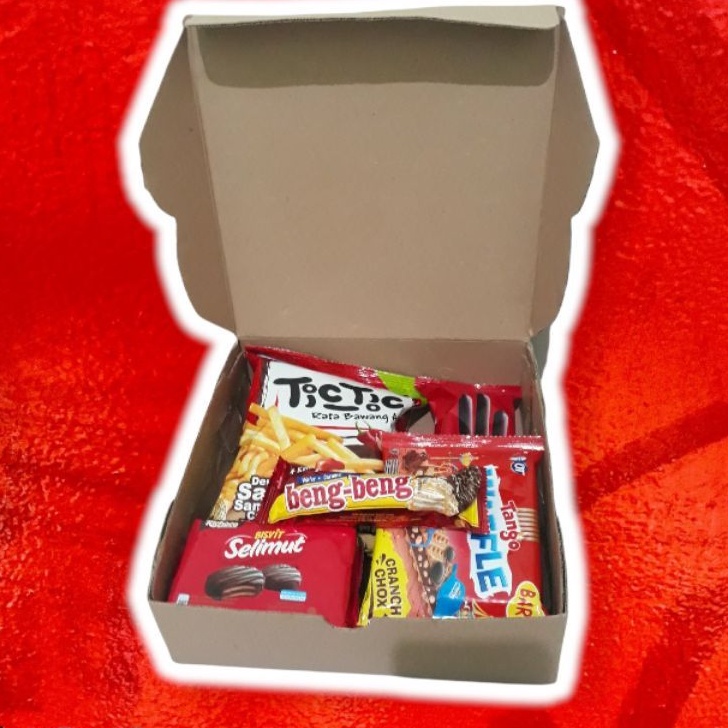 Jual hampers snack/snack box/kado ulang tahun/kado wisuda | Shopee ...