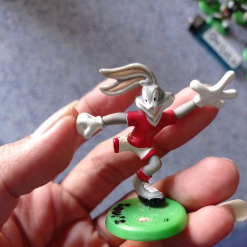 Jual 07-04-22 mini Figure Looney tunes soccer Football bugs bunny ...