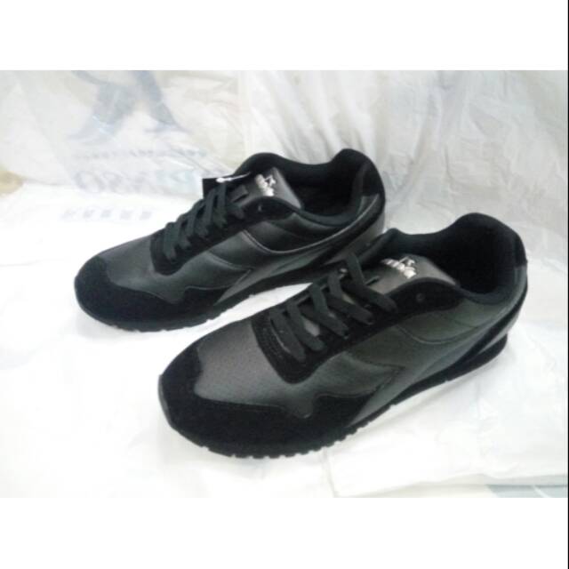 Jual Sepatu sekolah hitam polos brand diadora original | Shopee Indonesia