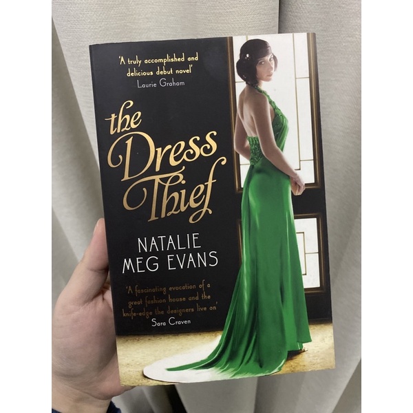 Jual The Dress Thief - Natalie Meg Evans | Shopee Indonesia
