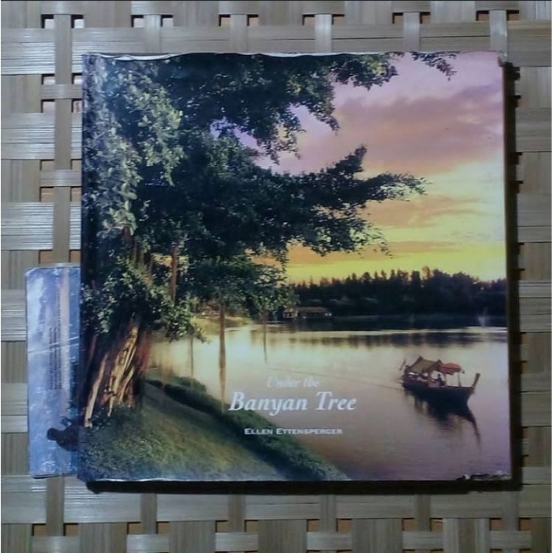 Jual Buku Wisata - Under the Banyan Tree - Ellen Ettensperger | Shopee ...