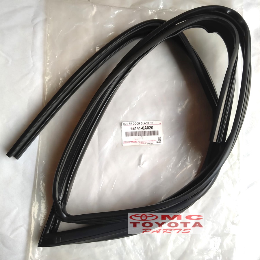 Jual Karet Channel Kaca Pintu Depan Kanan Toyota Soluna 68141-0A020 ...