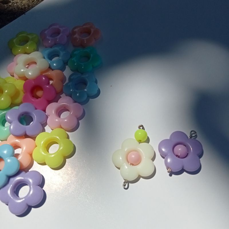 Jual charm bunga daisy warna pastel | Shopee Indonesia