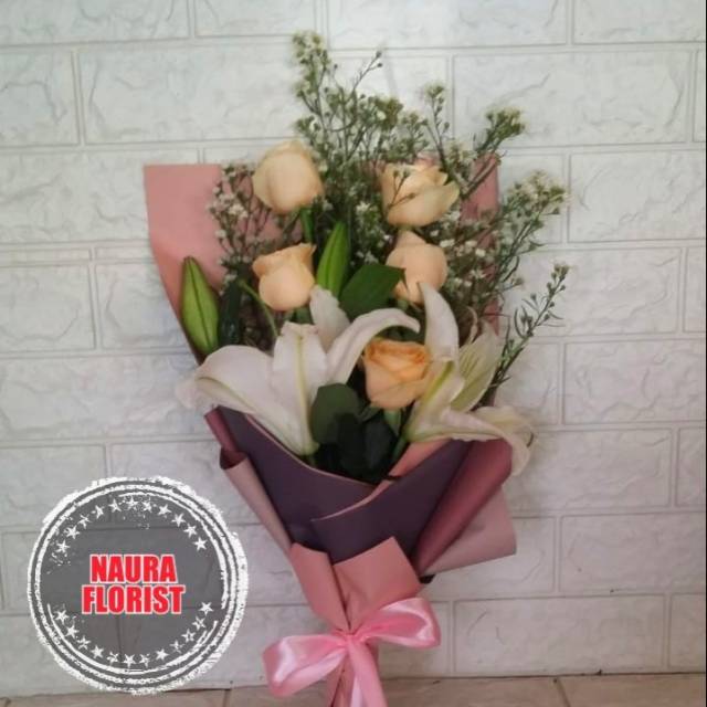 Jual Buket bunga buket wisuda mawar dan lili buket premium | Shopee ...