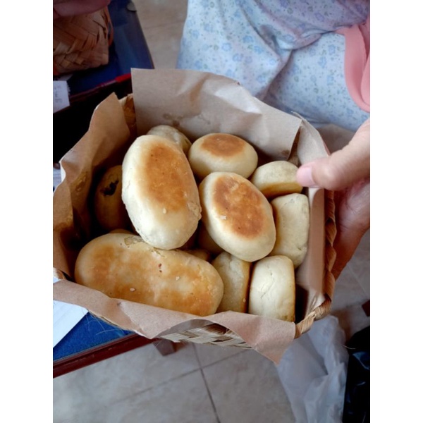 Jual Latopia Khas Tegal Mix isi 20 pcs Asli Kue Pia Keysha 2300gram ...