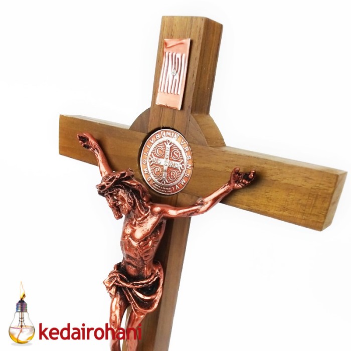 Jual (TERBARU) Salib Dinding Kayu Gantung Corpus Yesus Medali ...
