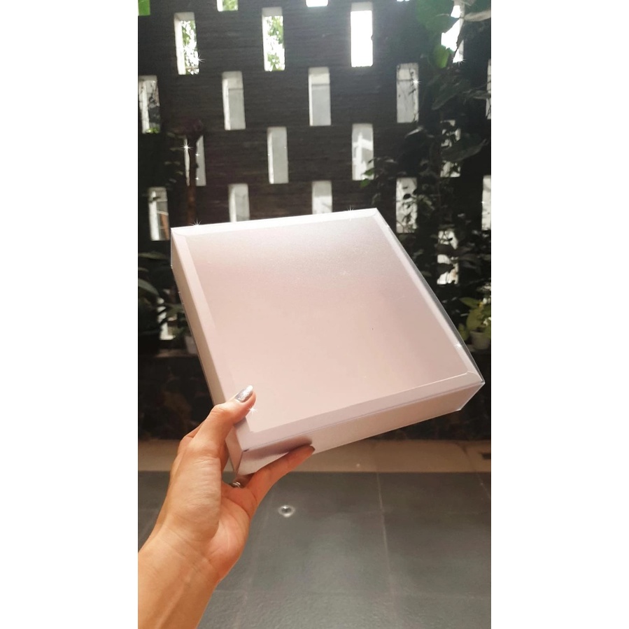 Jual 20x20x5 cm BOX PUTIH POLOS TUTUP MIKA BURAM | Shopee Indonesia