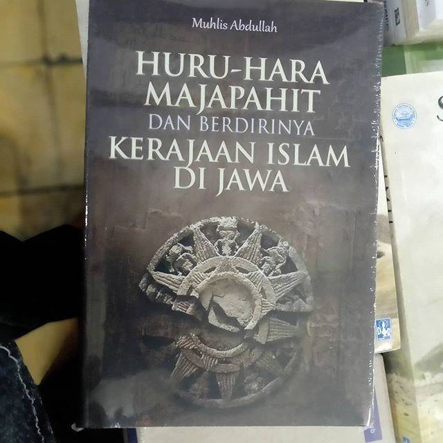 Jual Buku HITAM PUTIH MAJAPAHIT: DARI KEJAYAAN HINGGA KERUNTUHAN | Shopee Indonesia
