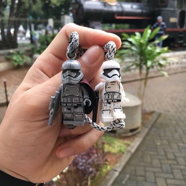 Jual Bracelet Lego Captain Phasma & Stromtrooper First Order | Shopee ...