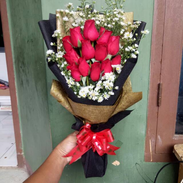 Jual Bucket Bunga Mawar | Hand Bucjet | Bucket Bunga Wisuda | Shopee ...