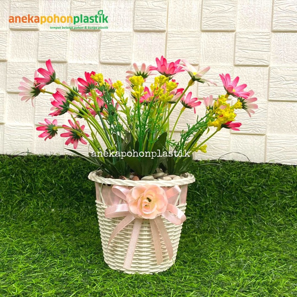 Jual Bunga Hias Meja Matahari Variasi Pink Artificial Pot Rotan Plastik ...