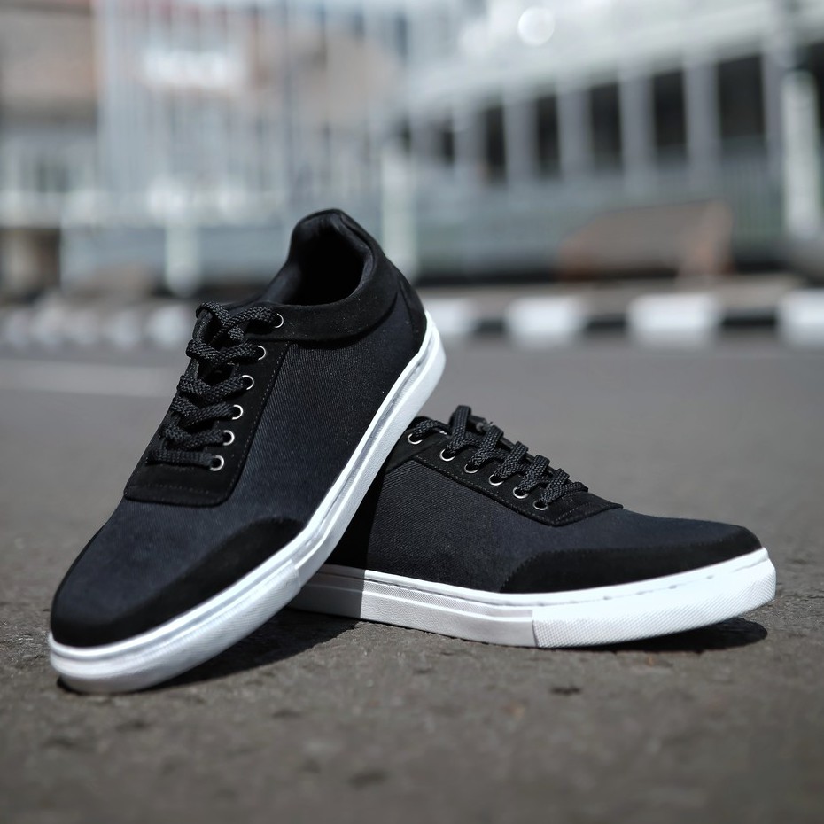 Jual CLEV BLACK |ManNeedMe x Reyl| Sepatu Sneakers Pria Casual Shoes ...