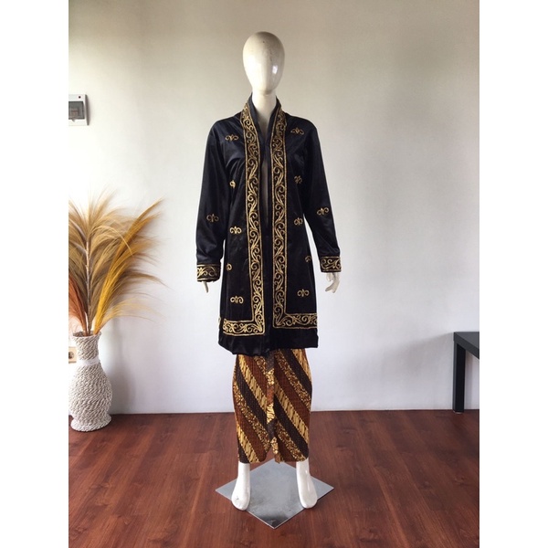 Jual Kebaya jogja putri/kebaya bludru jogja | Shopee Indonesia