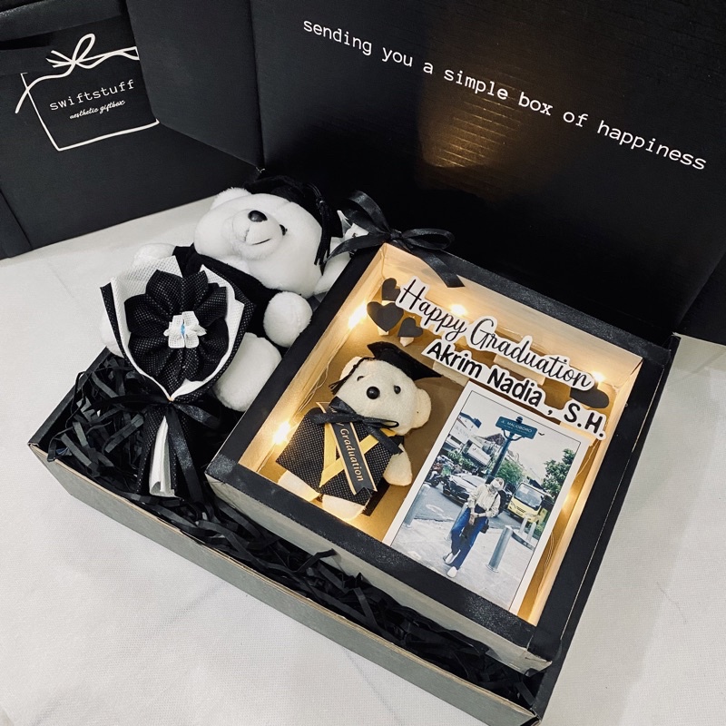 Jual GIFTBOX FOTO WISUDA BINGKAI GRADUATION | Shopee Indonesia