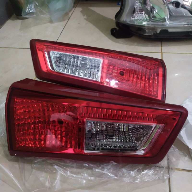Jual Lampu reflektor bagasi Innova reborn original | Shopee Indonesia