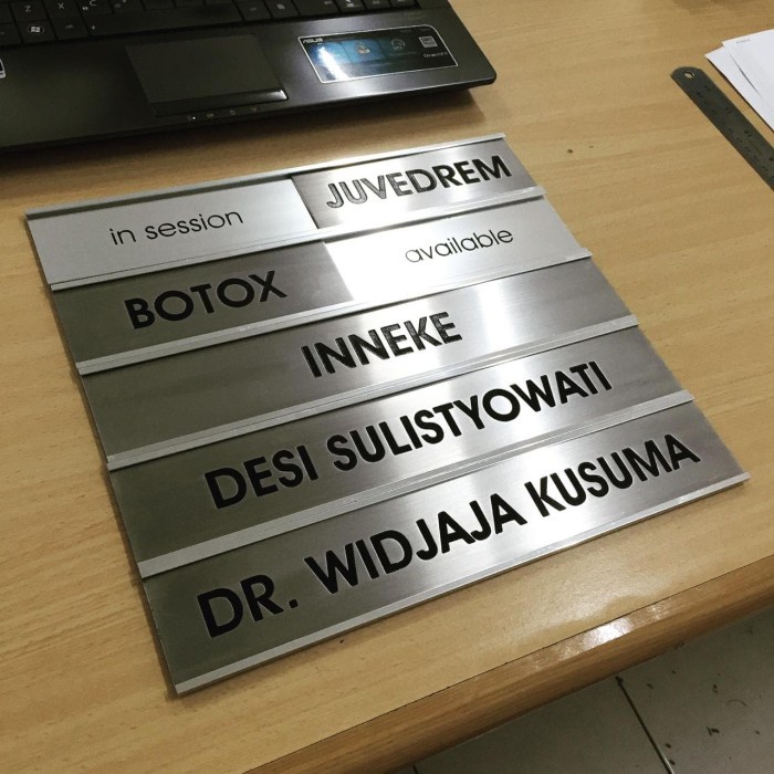 Jual DOOR SIGN NAMA RUANGAN / NAMA DOKTER / JABATAN | Shopee Indonesia
