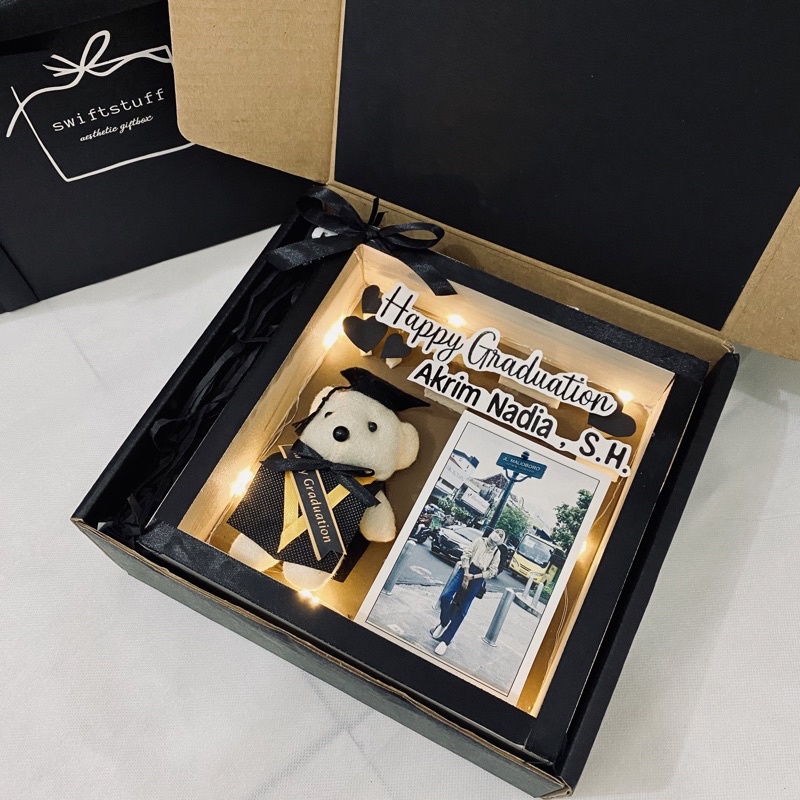 Jual GIFTBOX FOTO WISUDA BINGKAI GRADUATION | Shopee Indonesia