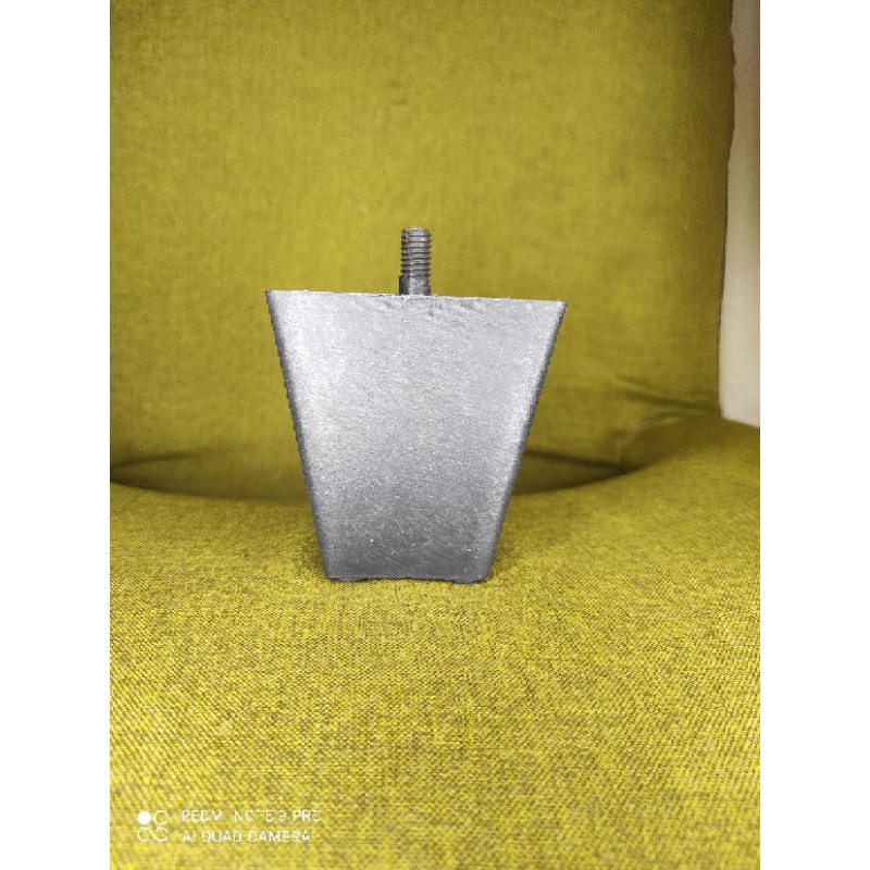 Jual Kaki sofa stabil springbed kotak piramid 8cm baut | Shopee Indonesia