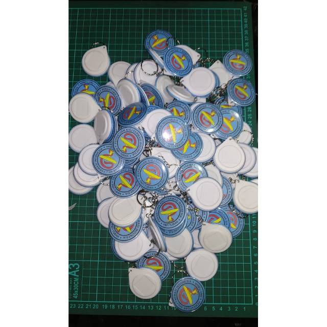 Jual Pin bulat gantungan kunci dan peniti | Shopee Indonesia
