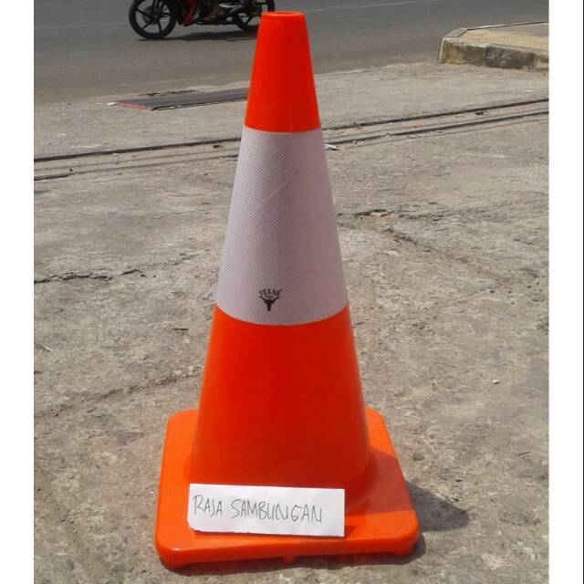 Jual traffic con karet T 70 pembatas jalan segi tiga kerucut parkiran ...