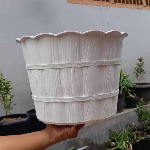 Jual Pot putih ukuran 25 // pot motif kayu | Shopee Indonesia