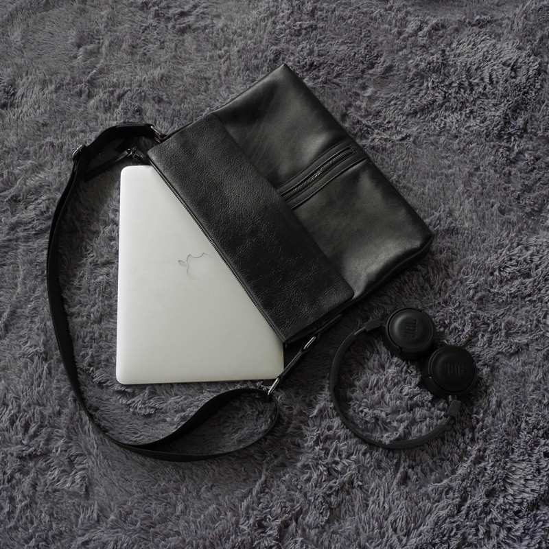 Jual tas laptop macbook case tas selempang cowok pria kulit asli ... Jual tas laptop macbook case tas selempang cowok pria kulit asli ...
