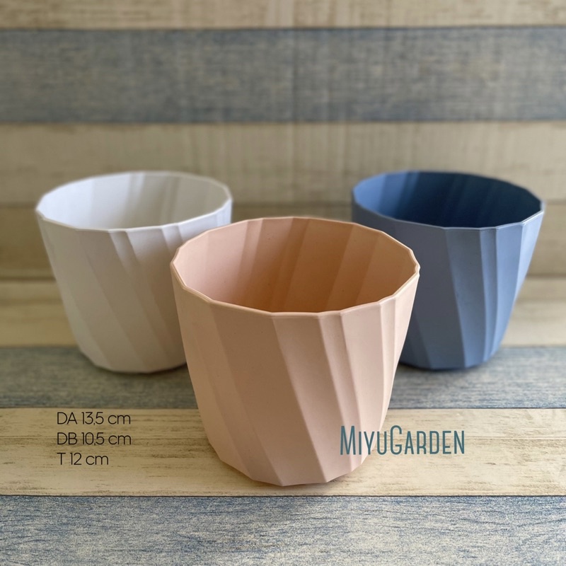 Jual MIYUGARDEN Pot prisma bulat gessler 13,5cm plastik tebal pot bunga ...