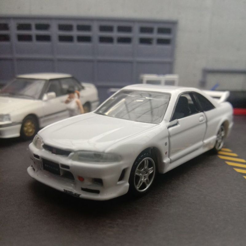 Jual Tomica Premium Nissan Skyline GTR R33 White color JDM Takara Tomy ...