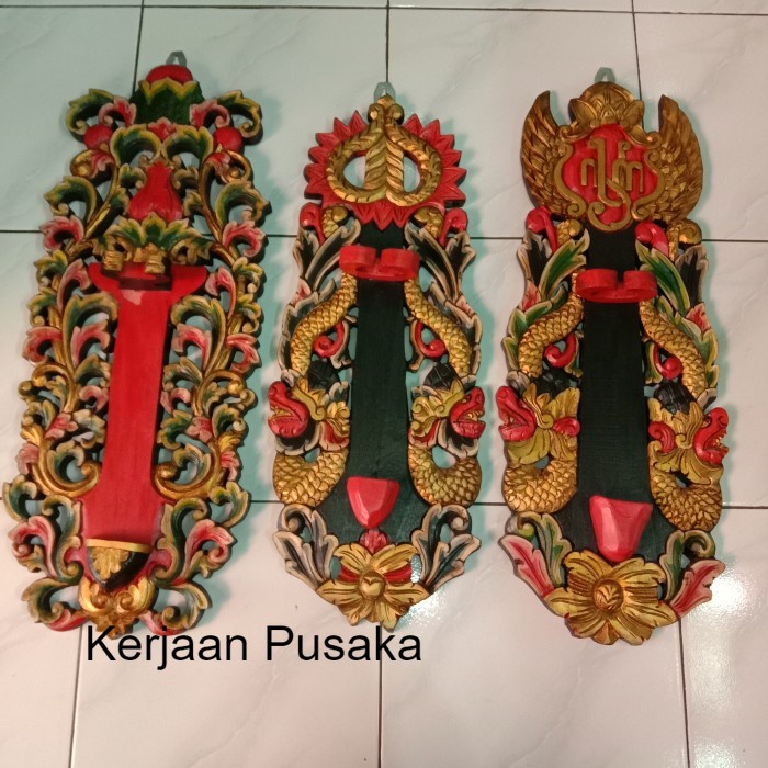 Jual Blawong keris Dudukan Keris Sunggingan Isi 1 kayu maoni | Shopee ... Jual Blawong keris Dudukan Keris Sunggingan Isi 1 kayu maoni | Shopee ...