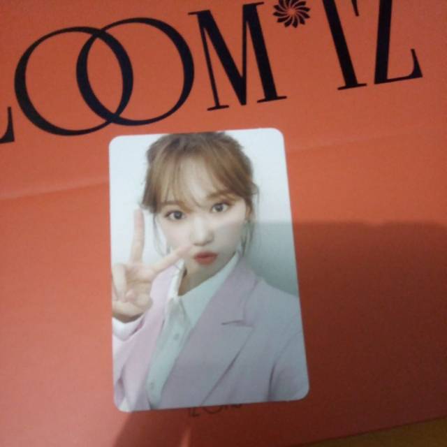 Jual Photocard Kim Chaewon IZ*ONE BLOOM*IZ | Shopee Indonesia
