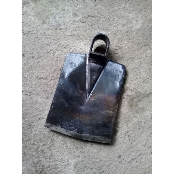 Jual cangkul pacul baja lokal jawa tebal tajam dan siap pakai | Shopee ...